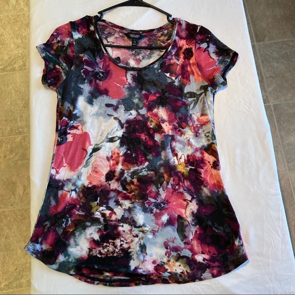 Simply Vera Vera Wang | Tops | Simply Vera Vera Wang Tshirt | Poshmark